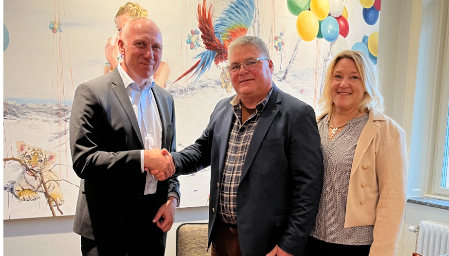 Send packages with express delivery | Jetpak®